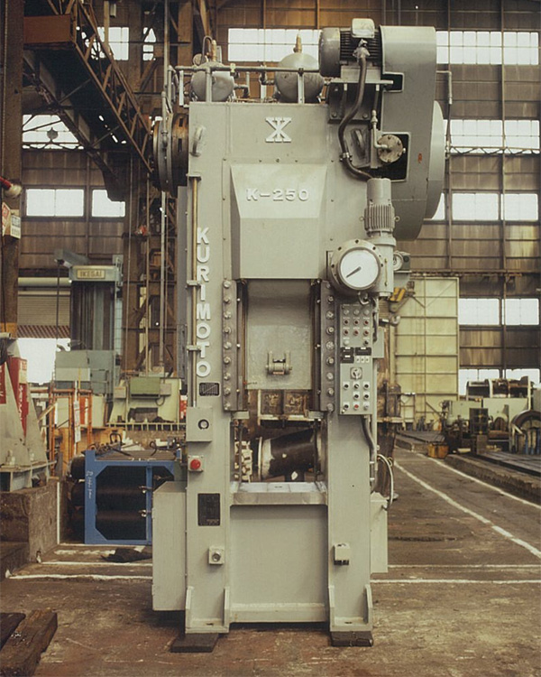 Divisi Plant Engineering & Machinery [Bidang Plasticity] Mesin Forging ...